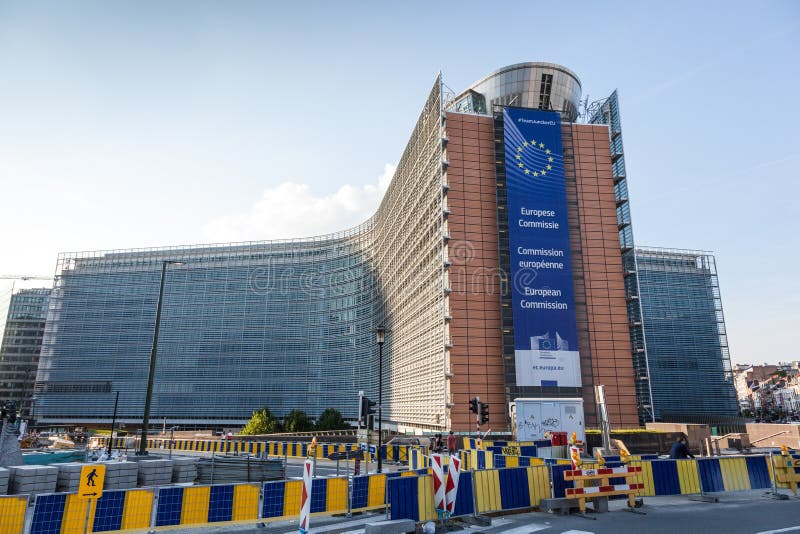 Edificio De La Comisión Europea En Bruselas Fotografía editorial ...