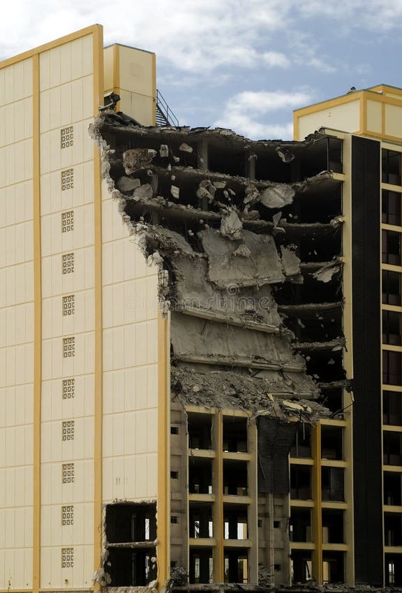 Edificio de la demolición imagen de archivo. Imagen de cemento - 1989487
