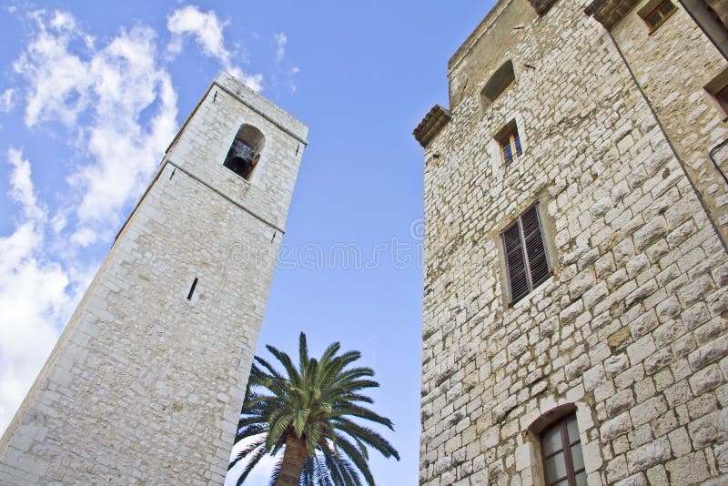 Edificio De La Torre En San Pablo, Francia Imagen de archivo - Imagen ...