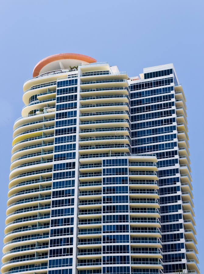 Condominio-edificios De Lujo En Miami Imagen de archivo - Imagen de ...