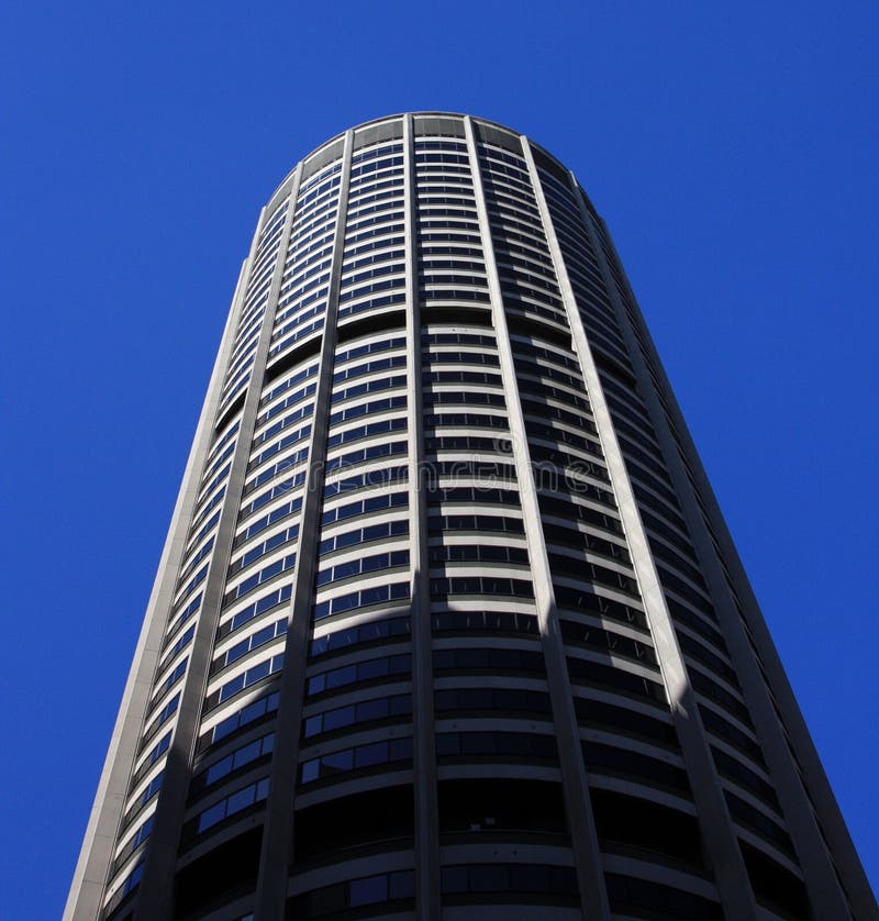 Edificio De Oficinas Circular Comercial Moderno Imagen de archivo ...