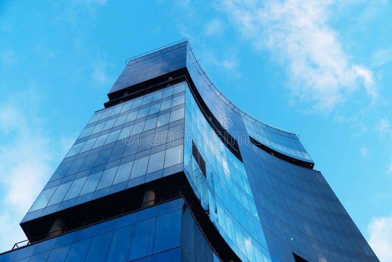 Edificio De Oficinas Redondo Moderno Foto de archivo - Imagen de ...