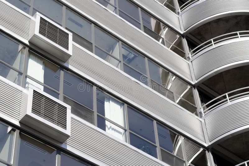 Edificio de plata moderno foto de archivo. Imagen de alto - 4328668