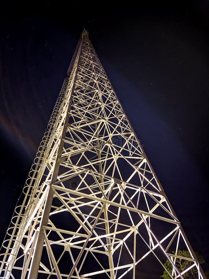 Edificio De Torres Para Transmisor De Internet En Indonesia Imagen de ...