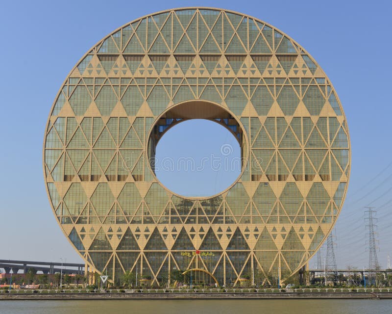 Edificio Del Círculo De Guangzhou Imagen de archivo - Imagen de cielo ...