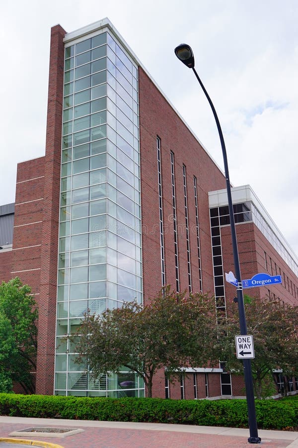 Edificio Del Campus De UIUC Imagen de archivo - Imagen de calle ...