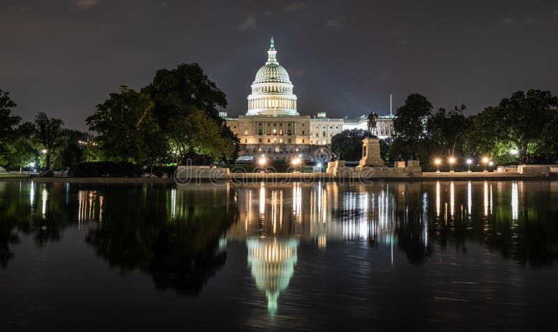 Edificio Del Capitolio De Estados Unidos En Washington DC Imagen de ...