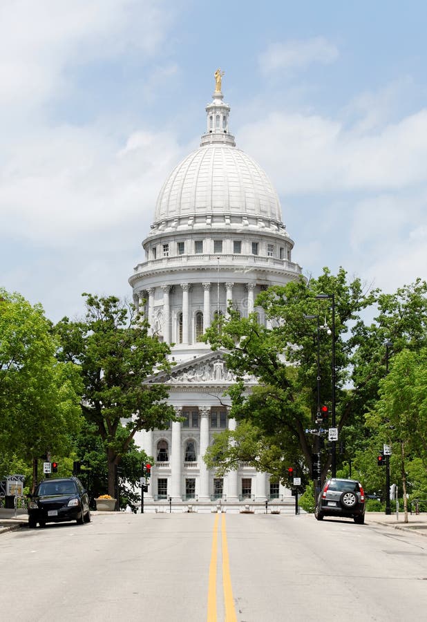 Edificio Del Capitolio Del Estado De Wisconsin Imagen de archivo ...