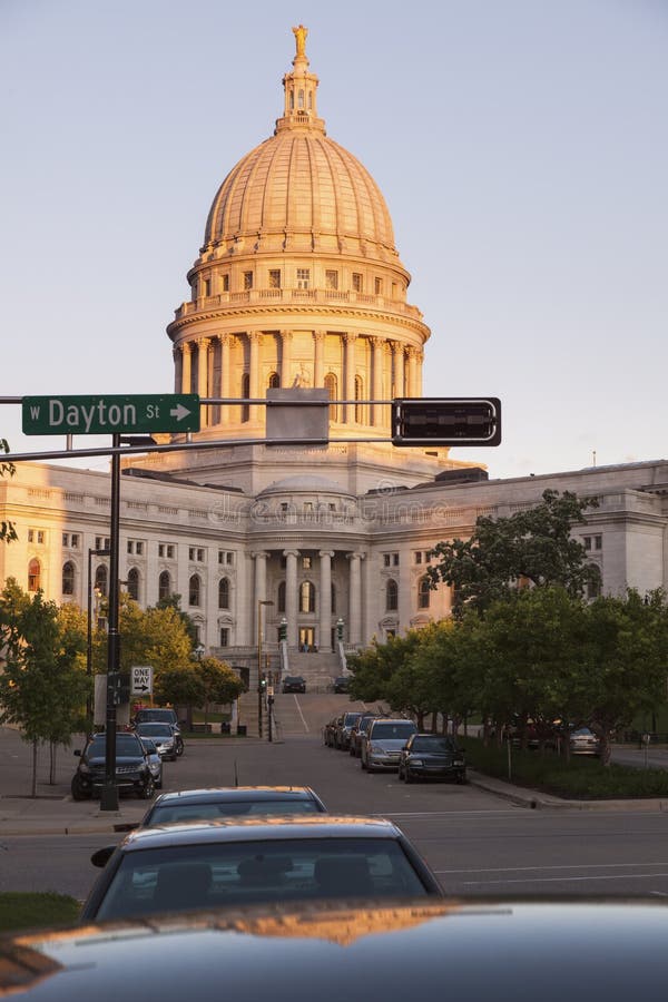 Edificio Del Capitolio Del Estado De Wisconsin En Madison Foto de ...