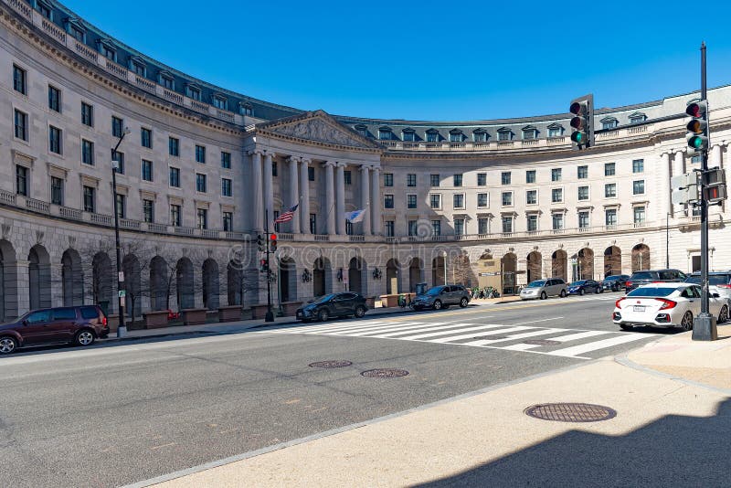 Edificio Del Centro De Comercio Internacional Ronald Reagan En El ...