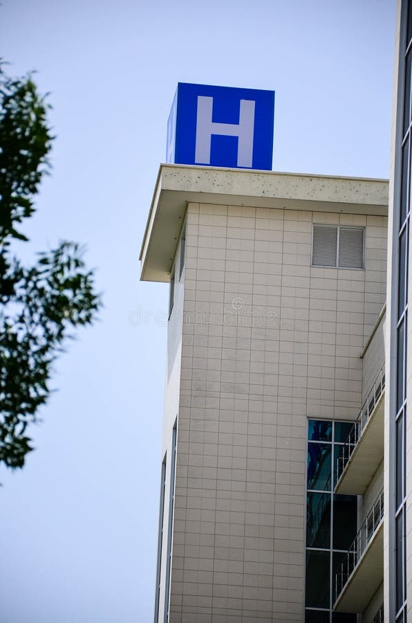Edificio Del Estilo Del Hospital Foto de archivo - Imagen de hospital ...