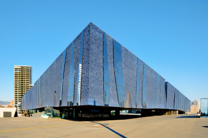 Edificio Del Foro En Barcelona, España Fotografía editorial - Imagen de recorrido, famoso: 20223572