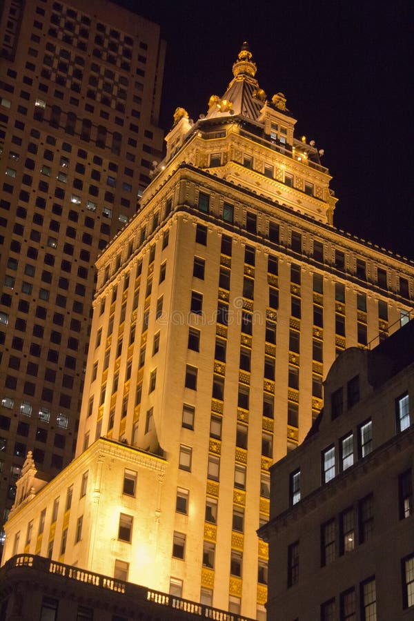 Edificio del Lit del oro imagen de archivo. Imagen de céntrico - 33681981