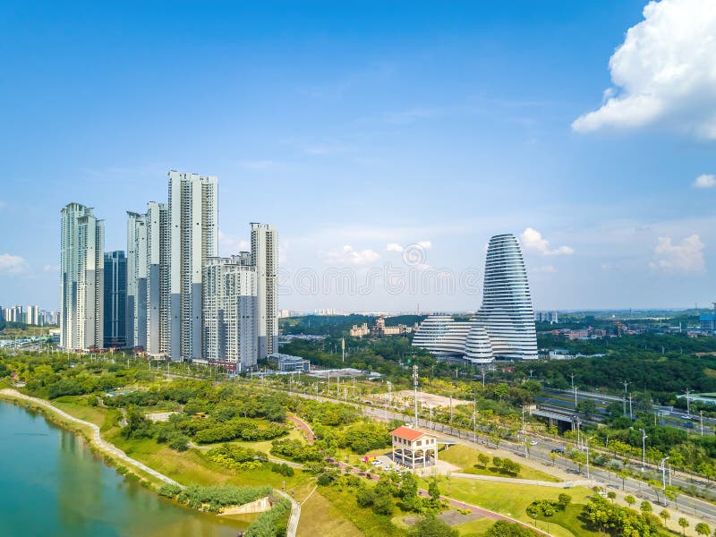 Edificio Del Nuevo Centro De Medios En Edificios Modernos De Nanning ...