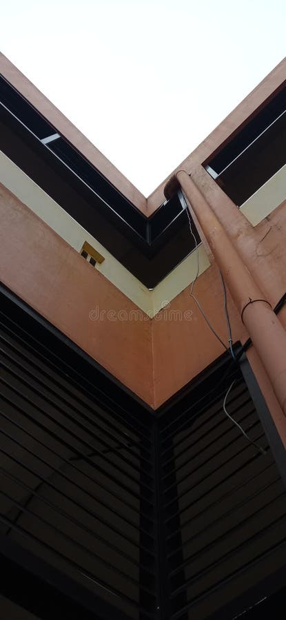 Edificio del segundo piso foto de archivo. Imagen de madera - 262579938