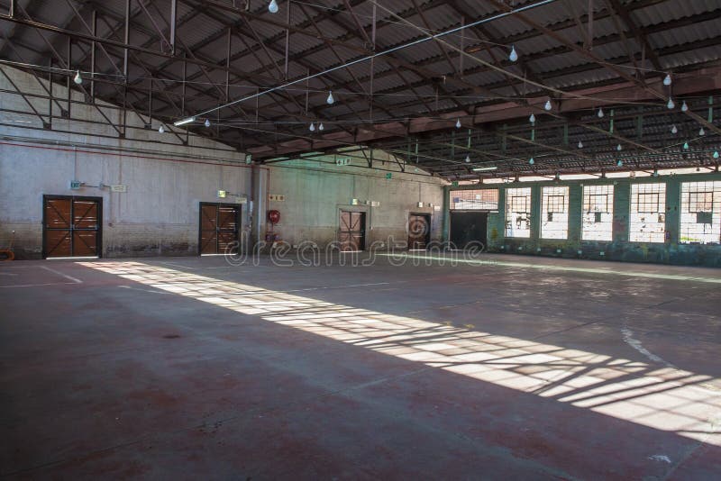 Edificio Desocupado Del Centro Urbano Foto de archivo - Imagen de ...