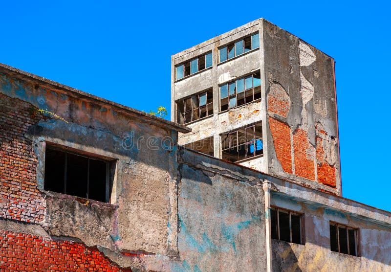 Edificio devastado foto de archivo. Imagen de fachada - 244712310