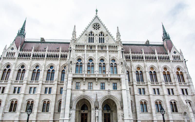 Edificio Húngaro Del Parlamento En Budapest, Hungría Foto de archivo ...