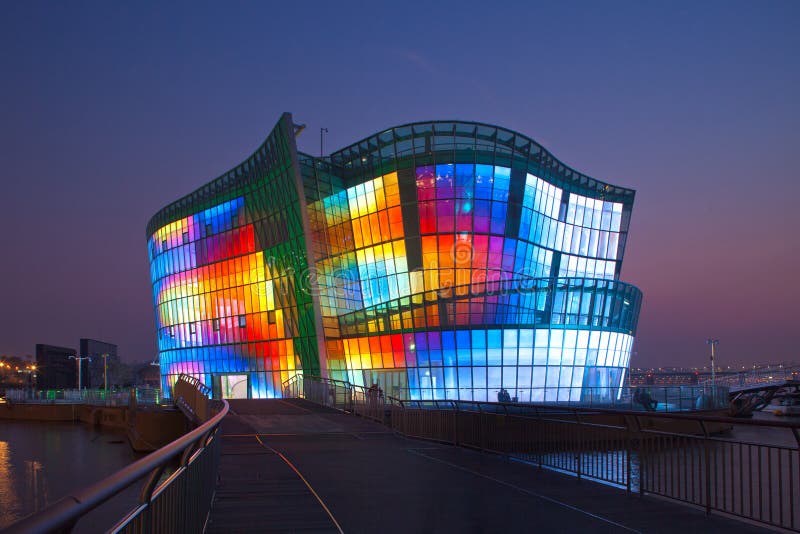 Edificio Hermoso En El Sur Corea Foto de archivo - Imagen de estructura, urbano: 21312796