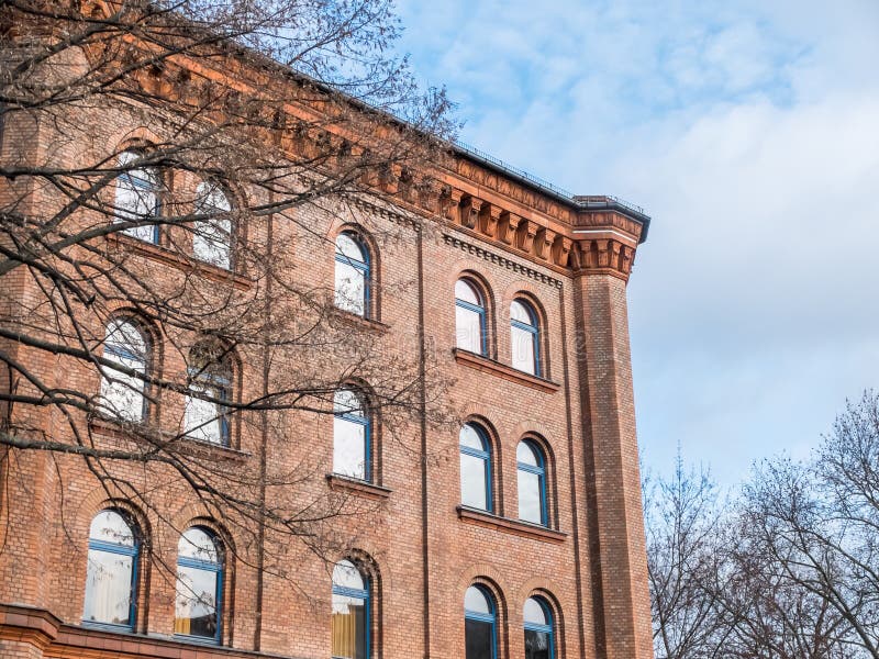 Cornisa redondeada imagen de archivo. Imagen de carril - 21112273