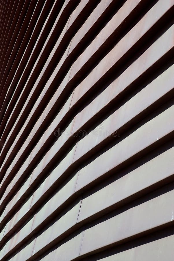 Luz Y Sombras En Columnas Modernas En Diagonal Foto de archivo - Imagen ...