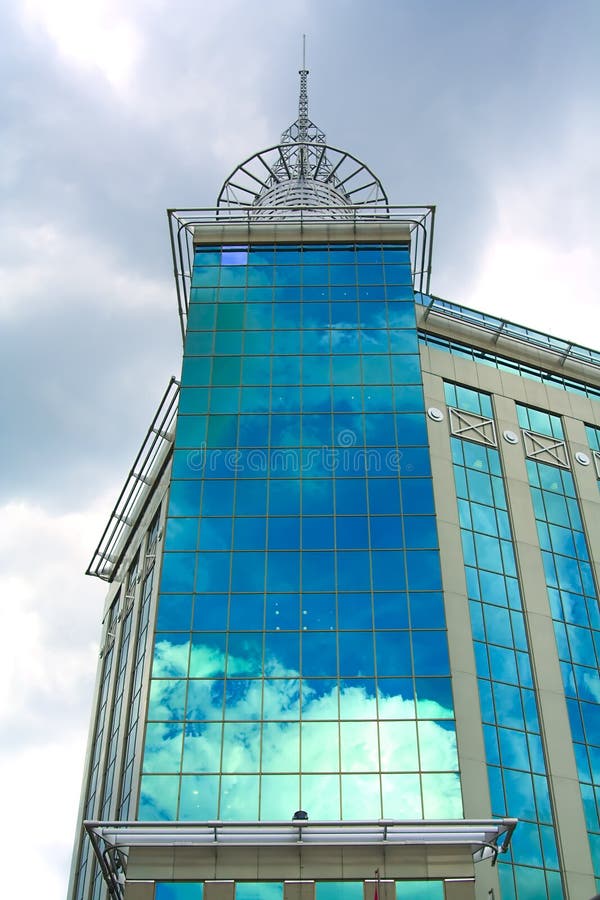 Edificio moderno foto de archivo. Imagen de moderno, cristal - 994898