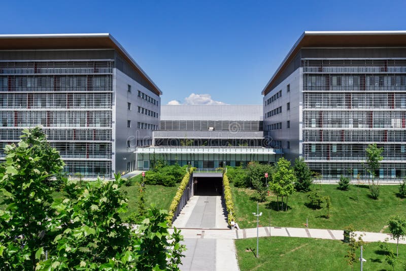 Edificio Moderno Del Hospital Foto editorial - Imagen de nuevo ...