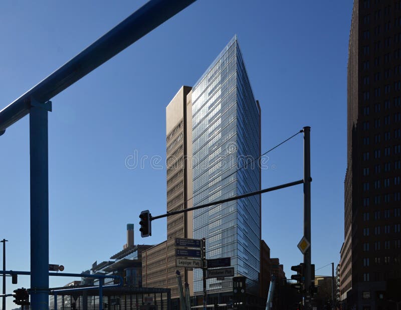 Edificio Moderno En El Barrio De Mitte Berlin Foto de archivo - Imagen de centro, céntrico ...