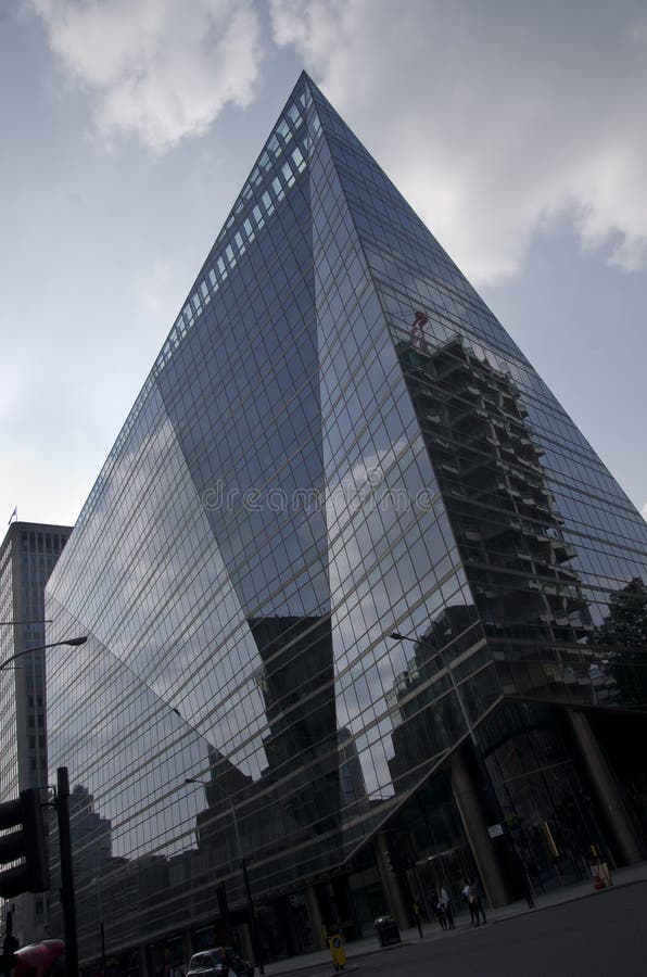 Edificio Moderno Hecho Del Vidrio En Liverpool Imagen de archivo ...