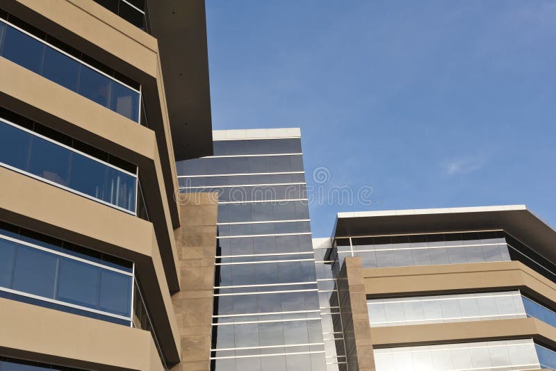 Edificio Per Uffici Contemporaneo Con La Facciata Di Pietra Fotografia ...