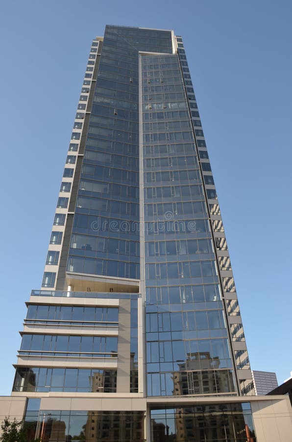 Edificio Rectangular De La Propiedad Horizontal En Portland, Oregon ...