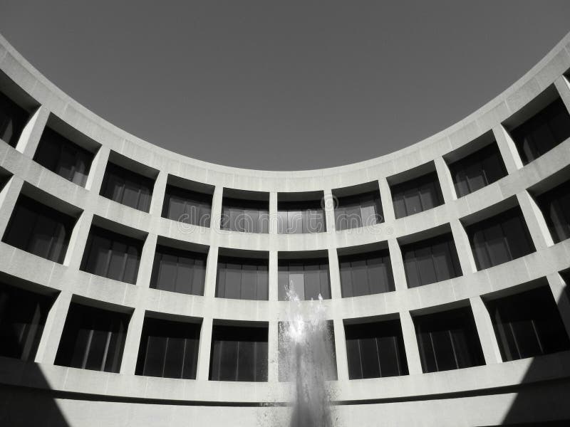 Edificio redondo imagen de archivo. Imagen de cielo, edificio - 39463703