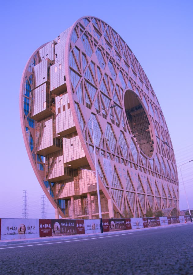 Edificio Redondo De Guangzhou Fotografía editorial - Imagen de charca ...