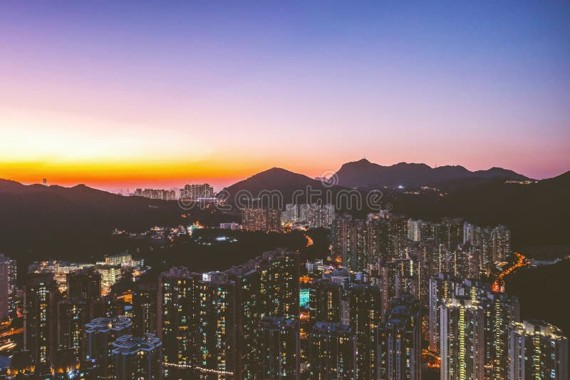 Edificio Residencial Del 7 De Mayo De 2022 En Tko District Night View ...