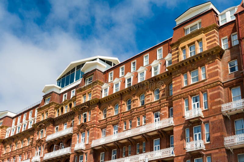 Edificio rojo-bricked foto de archivo. Imagen de exterior - 43220734