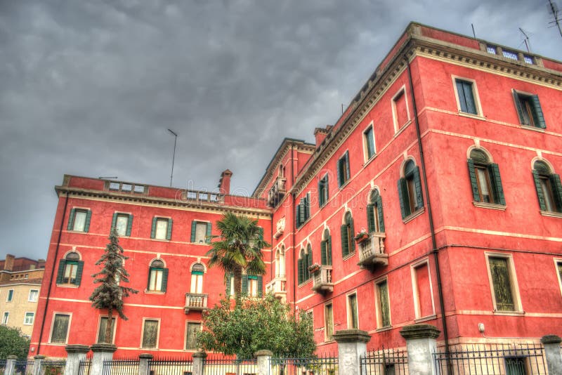 Edificio rojo de Hdr imagen de archivo. Imagen de rojo - 45417465