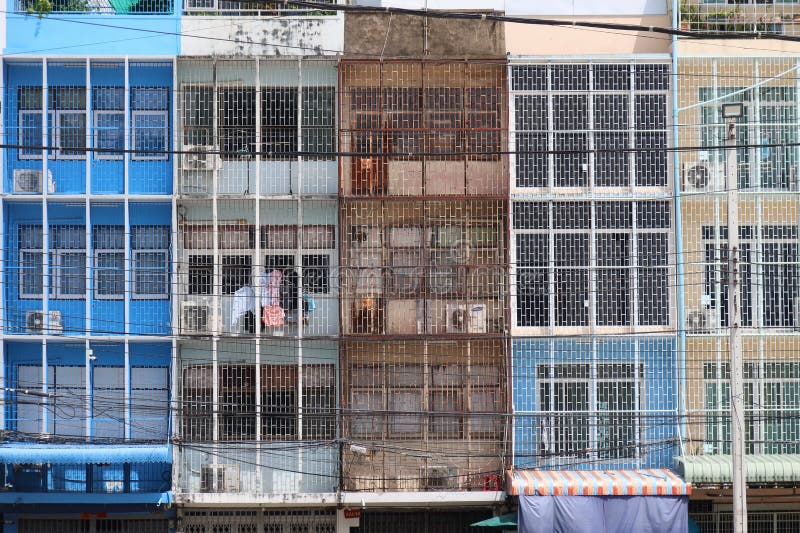 Edificios Con Ventanales De Suelo a Techo Imagen editorial - Imagen de ...