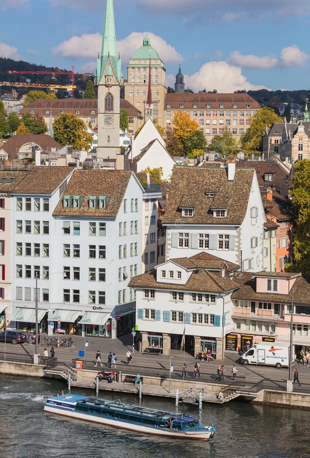 El Parque De Lindenhof Y El Schipfe Cuartean En Zurich, Suiza Imagen ...
