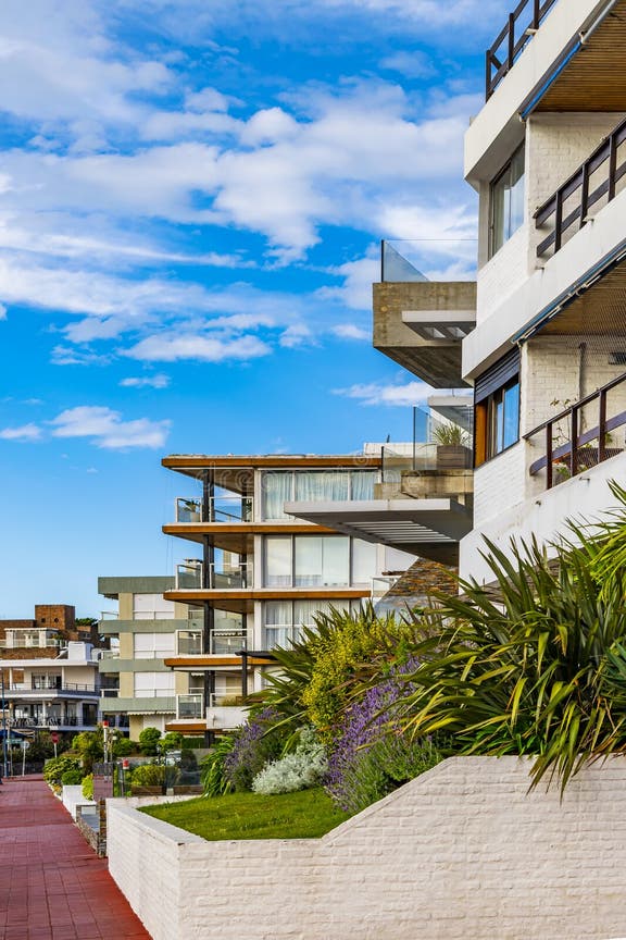 Edificios De Punta Del Este, Uruguay Imagen de archivo - Imagen de calle, destinaciones: 129841699