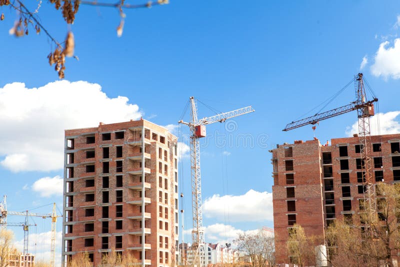 Edificios De Varios Pisos De Gran Altura Bajo Construcci?n Gr?a Cerca ...