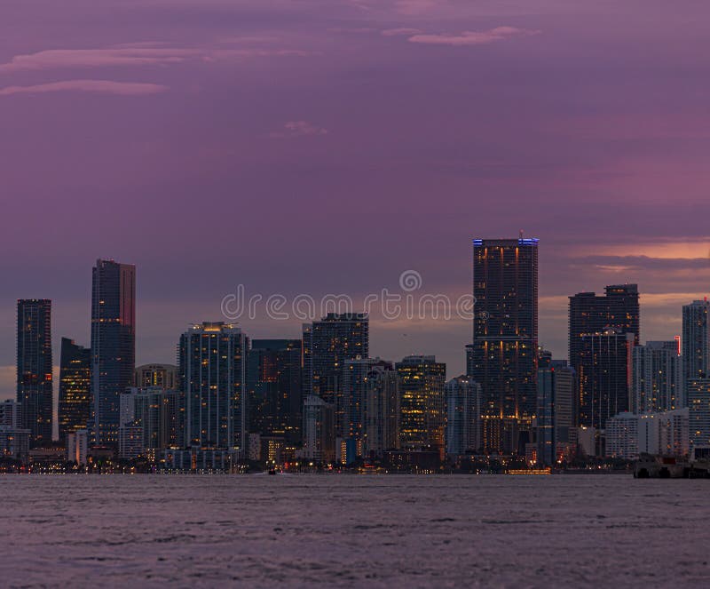 Edificios Del Distrito De Miami City Downtown Al Atardecer Imagen de ...