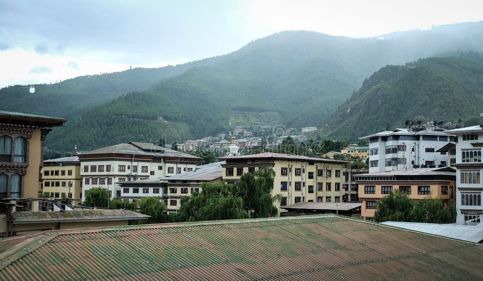 Edificios En El Centro De La Ciudad En Timbu, Bhután Foto editorial ...