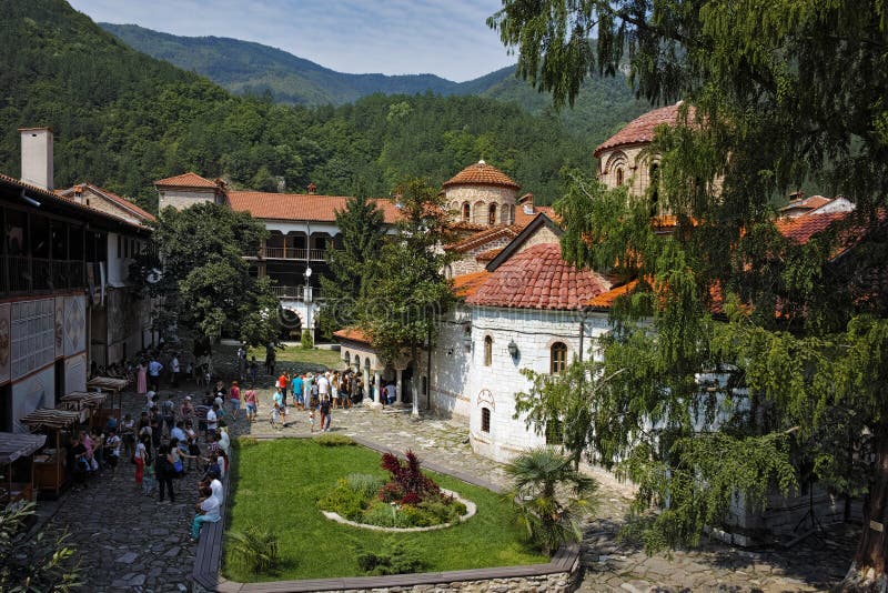 Edificios En El Monasterio Medieval De Bachkovo, Bulgaria Imagen ...