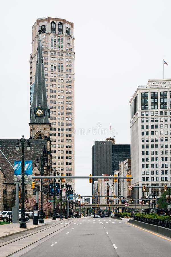 Edificios En La Avenida Woodward En El Centro De Detroit Michigan Foto ...