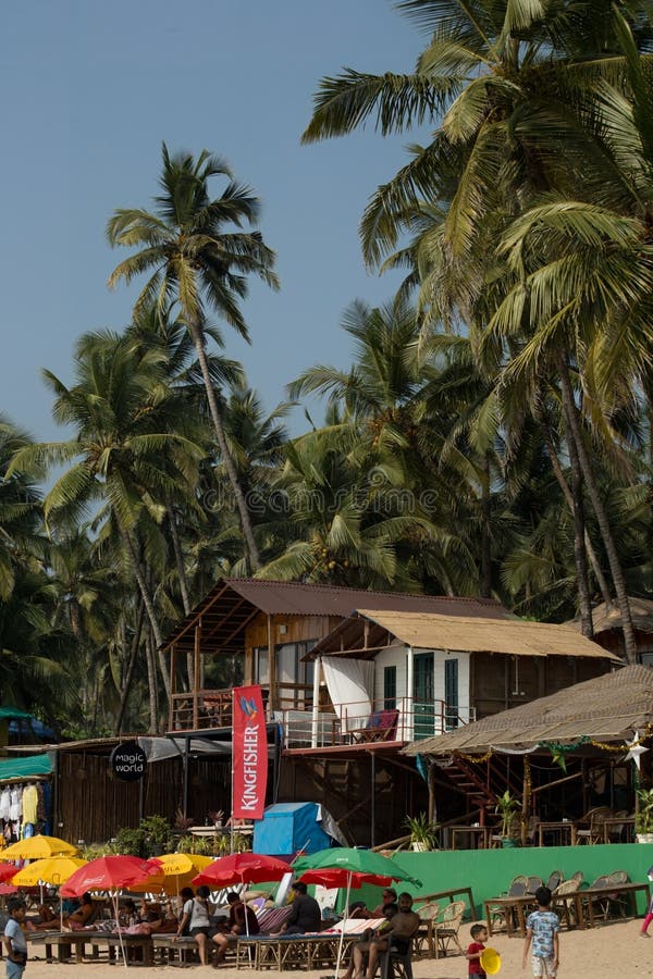 Edificios En Una Playa De Arena De Goa En India Imagen de archivo ...