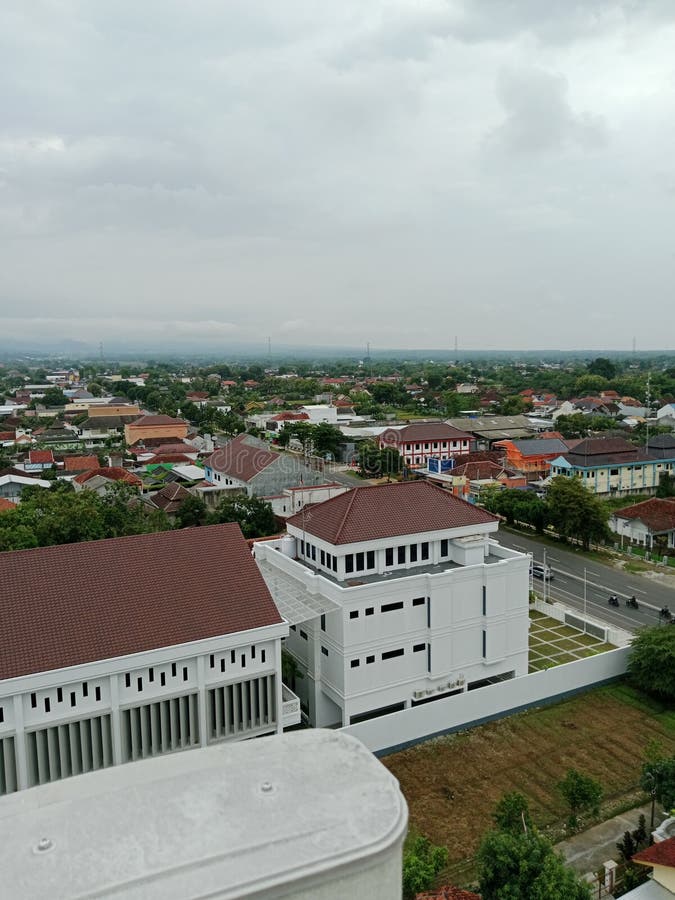 Edificios Lujosos En Medio De Plantaciones Foto de archivo - Imagen de ...
