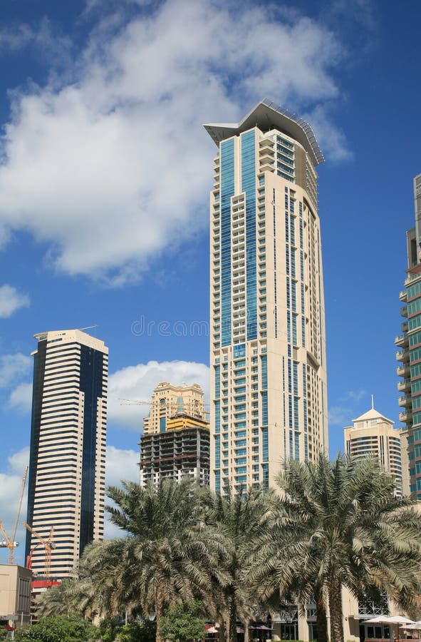 Edificios De Residencia Lujosos Foto de archivo - Imagen de rascacielos ...