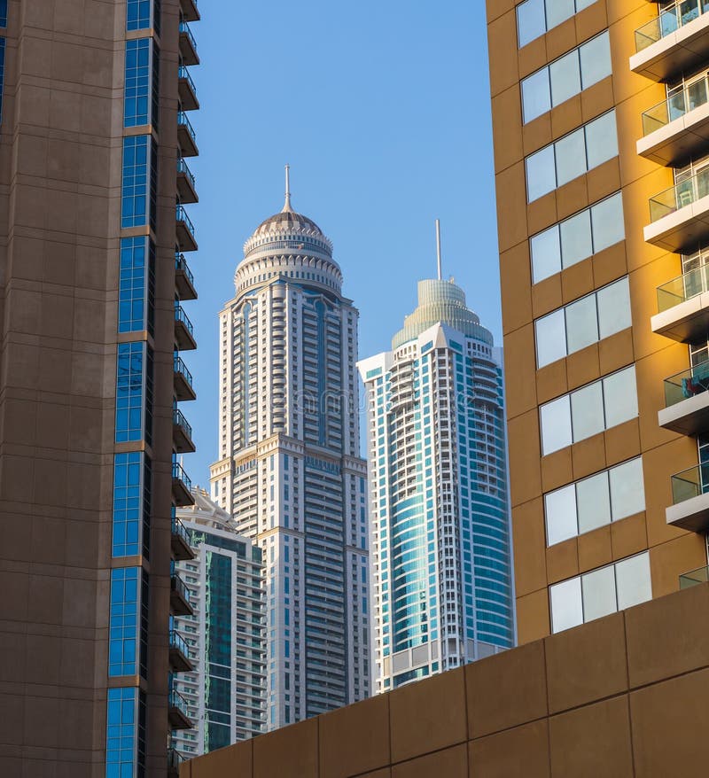 Edificios Modernos En Dubai Marina EAU Imagen de archivo editorial ...