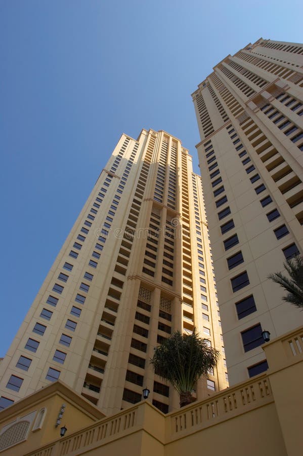 Edificios Modernos En Dubai Imagen de archivo - Imagen de emiratos ...