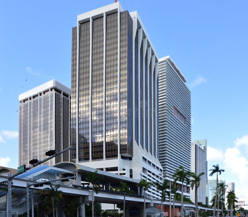 Edificios Modernos En El Centro De Miami Florida Imagen de archivo ...